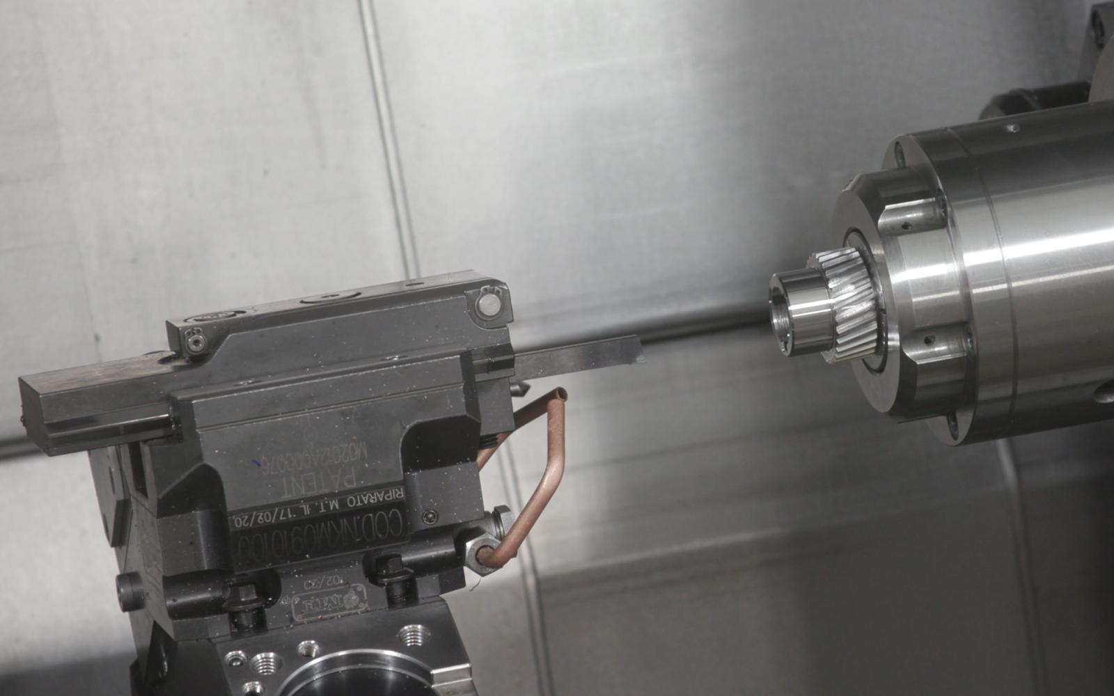 Internal Broaching with Static and Live Toolholder